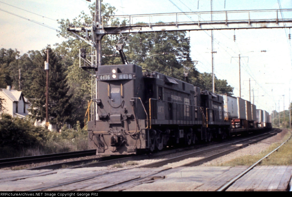 E44 4436 at Ebenezer Road crossing